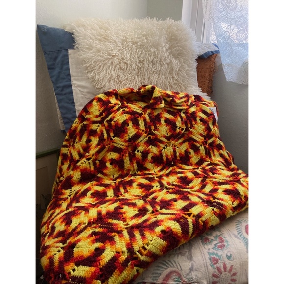 Vintage | Bedding | Vintage Throw Blanket Handmade Crochet Retro ...